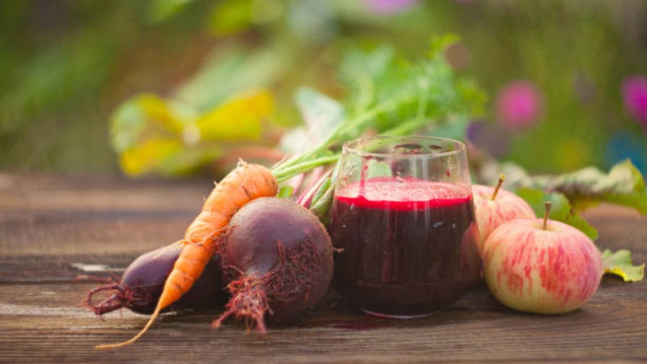 ABC জুস চুলের বৃদ্ধিতে সাহায্য করে। স্ক্যাল্পের সমস্যাকেও দূরে রাখে এই ...