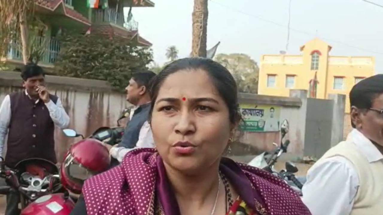 Aparupa Poddar: দিদির সুরক্ষা কবজের মাদুলি! নতুন উপহার তৃণমূল সাংসদের ...