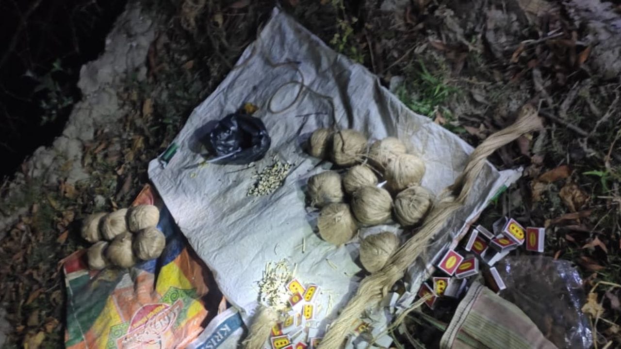 Bomb Recover: প্রায় ১৭টি তাজা বোমা ফের উদ্ধার হল ভাঙড়ে - Bengali News ...