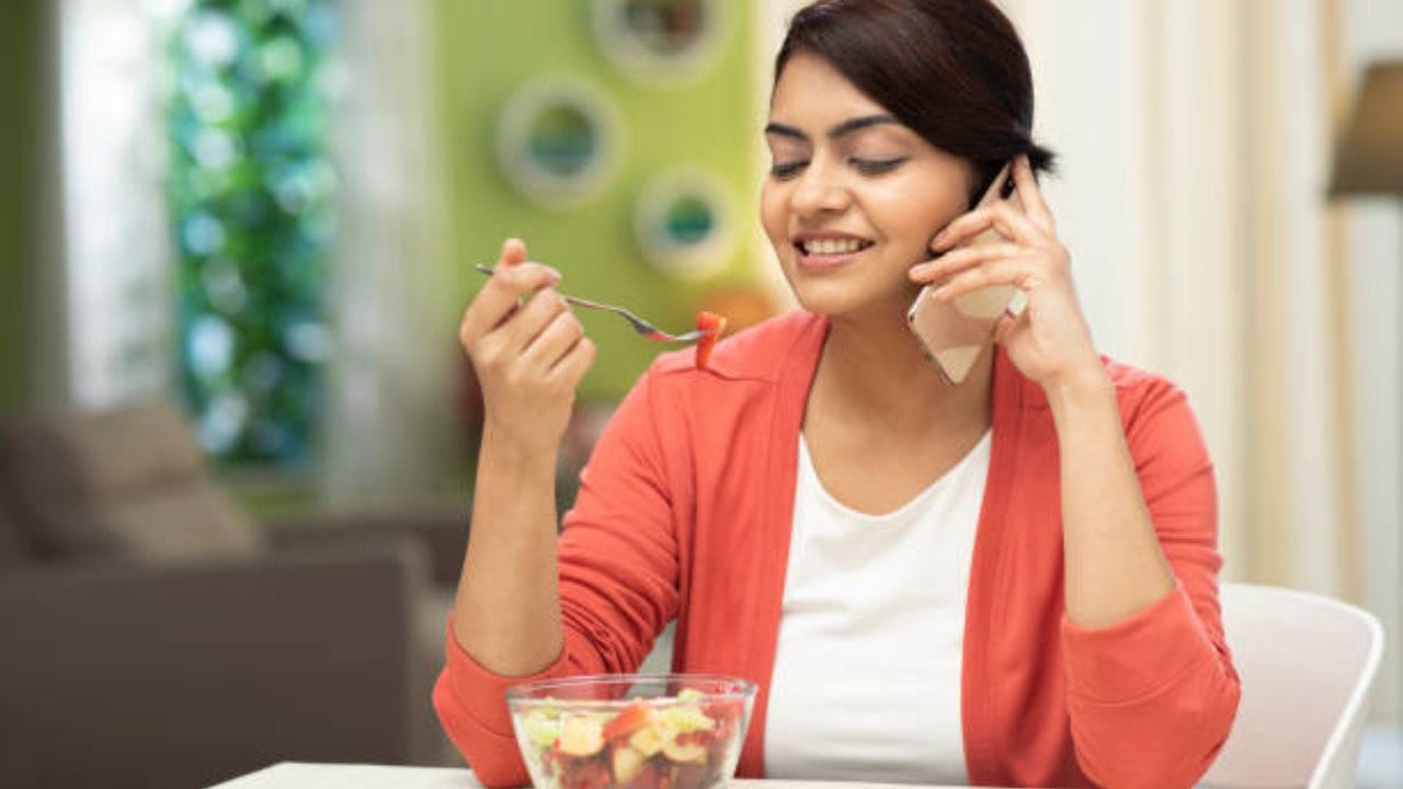 Health Tips: কেন খাওয়ার সময় কথা বলতে বারণ করেন বড়রা? জানুন এর নেপথ্য ...