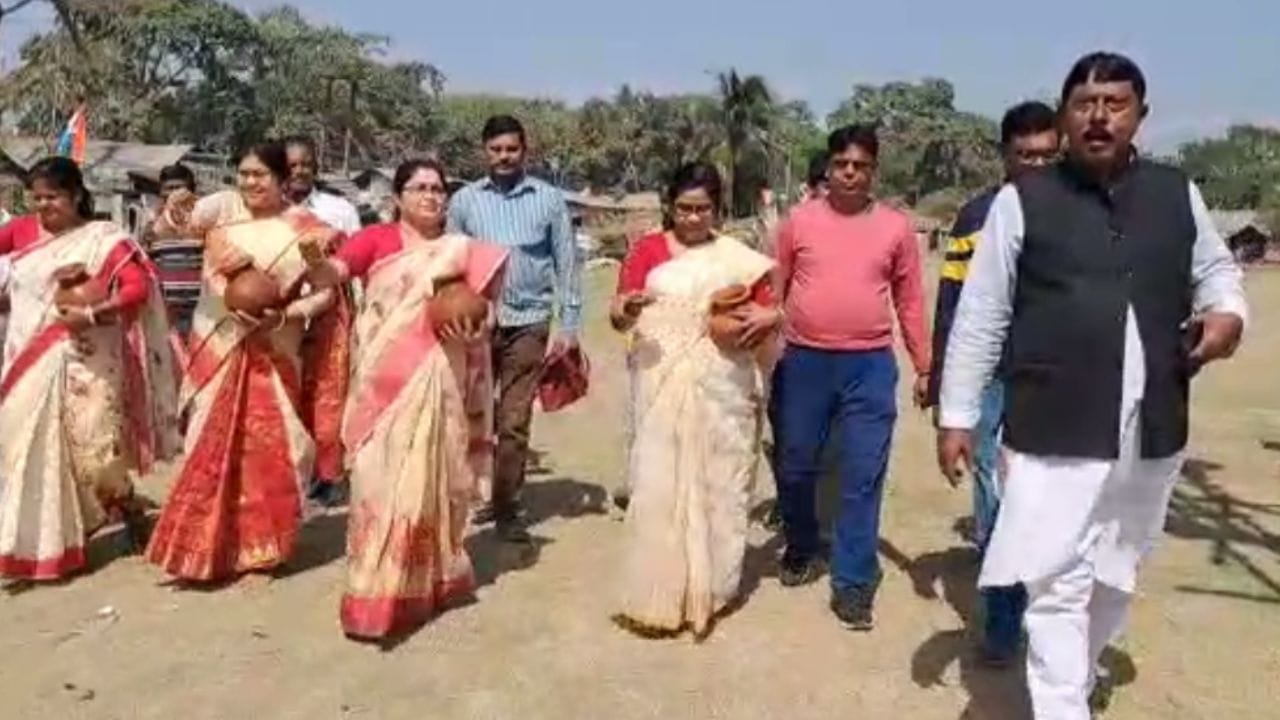 TMC: জে পি নাড্ডা চলে যেতেই কালীমন্দির শুদ্ধিকরণ করলেন তৃণমূল কর্মীরা ...