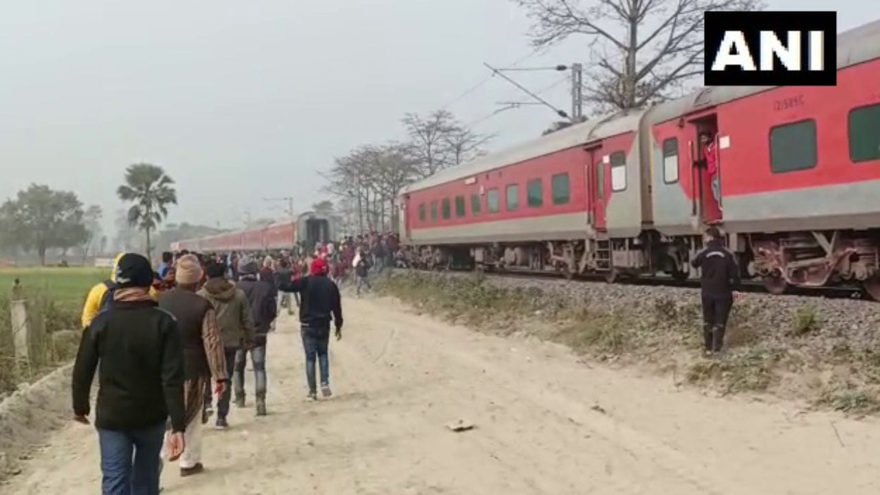 Rail Accident: বড়সড় বিপত্তির মুখে সত্য়াগ্রহ এক্সপ্রেস, ইঞ্জিন থেকে ...