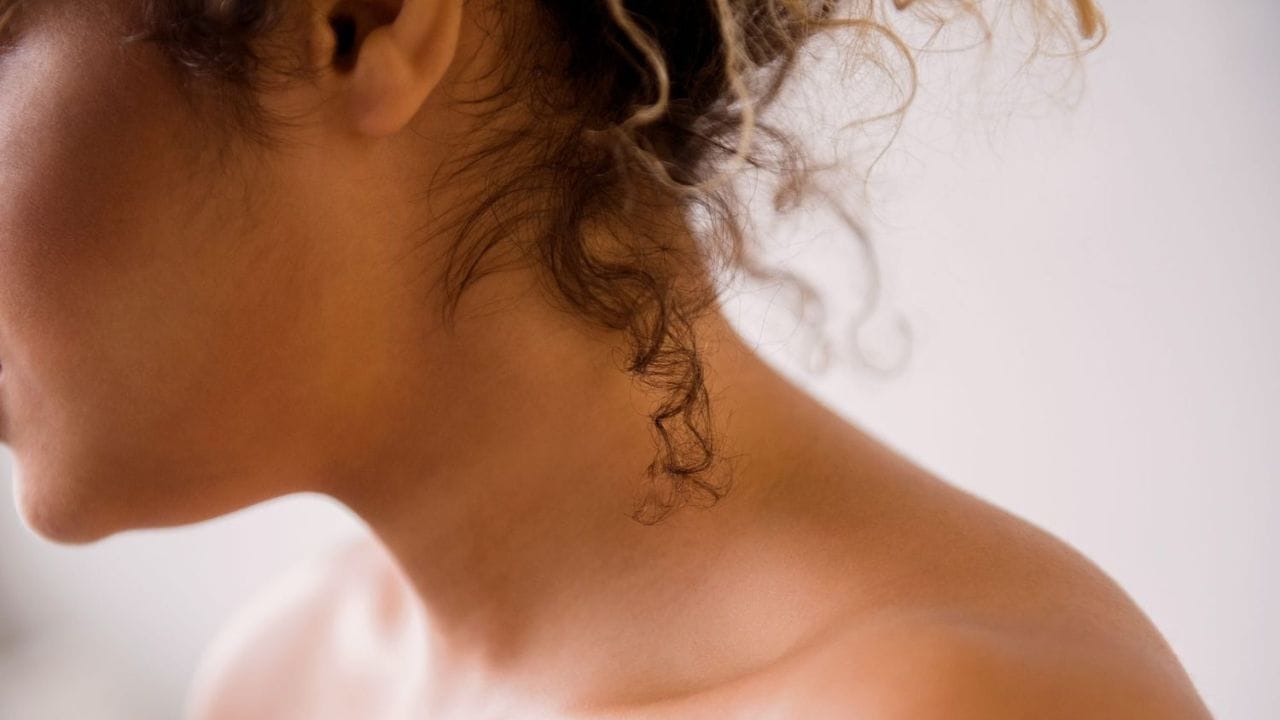 Dark Neck: গলায় ও ঘাড়ে কালো দাগ নিয়ে বিরক্ত? বেসন আর ওটসের গুণেই সব ...