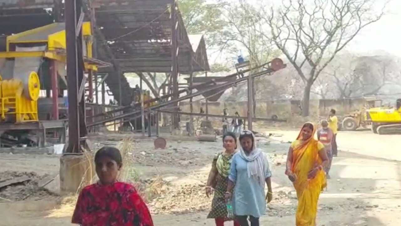 Asansol : সিমেন্ট কারখানা পুনরায় চালুর উদ্যোগ মালিকের, তৃণমূল নেতাদের ...
