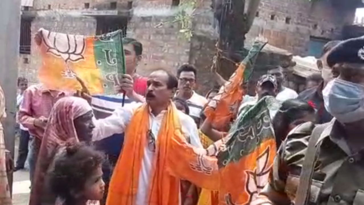 Niladri Sekhar Dana অনুব্রতর দেখানো পথে চড়াম চড়াম ঢাক বাজিয়ে ভোটের