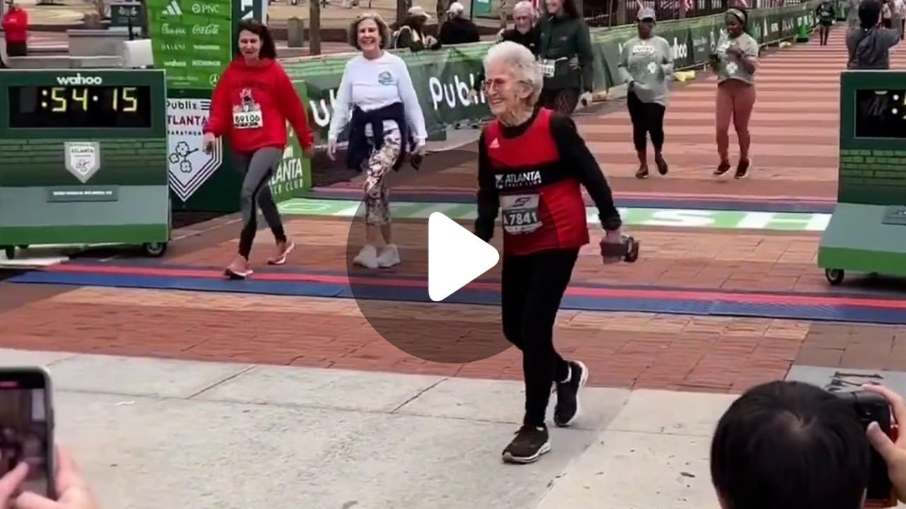 Viral Video: রেসিং ট্র্যাকে ৯৮ বছরের বৃদ্ধা - Bengali News | 98 year old woman runs in track ...