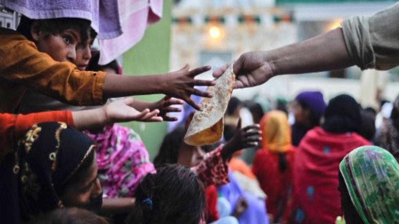 Food Crisis: পাকিস্তানে খাদ্যের হাহাকার, বিনামূল্যে রেশন নিতে গিয়ে ...