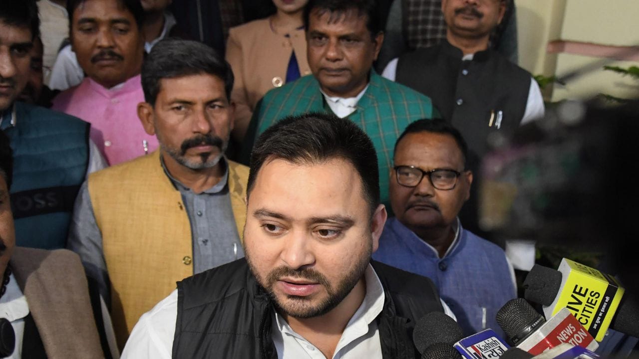 Tejashwi Yadav: ১৫০ কোটির বাড়ি কিনেছেন মাত্র ৪ লাখে! জমির বদলে চাকরি ...