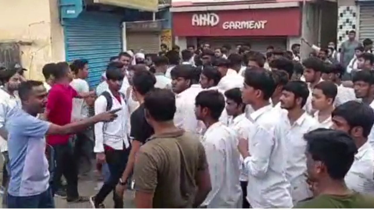 Bhangar School: টুকলি নিয়ে ধস্তাধস্তি ছাত্র-শিক্ষকদের, ঘটনাস্থলে পৌঁছল ...