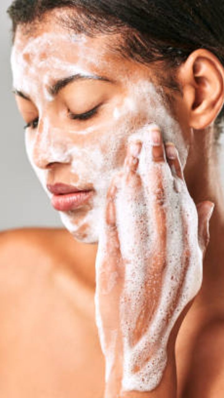 ফেসওয়াশ করার সঠিক নিয়ম জানা আছে? – TV9Bangla | How To Properly Wash Your Face Tips For Face ...