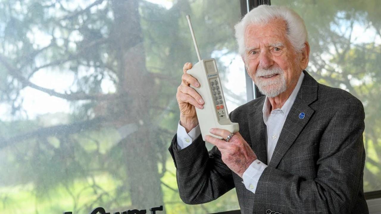Martin Cooper: ‘আজ যা দেখছি, আমি বিধ্বস্ত’, কেন এমন কথা বললেন ৫০ বছর ...