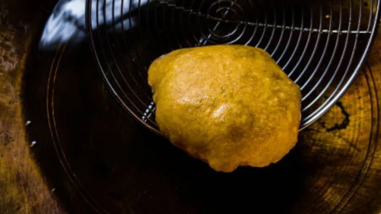 Luchi Recipe: মুচমুচে ফুলকো লুচি খেতে ভালবাসেন? এই উপায়ে লুচি হবে একদম ...