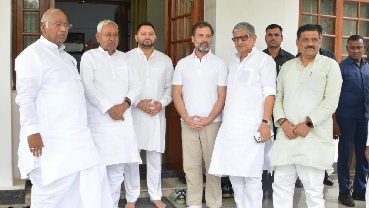 Rahul meets Nitish-Tejaswi: নীতীশ-তেজস্বীকে নিয়ে রাহুলের 'ঐতিহাসিক ...