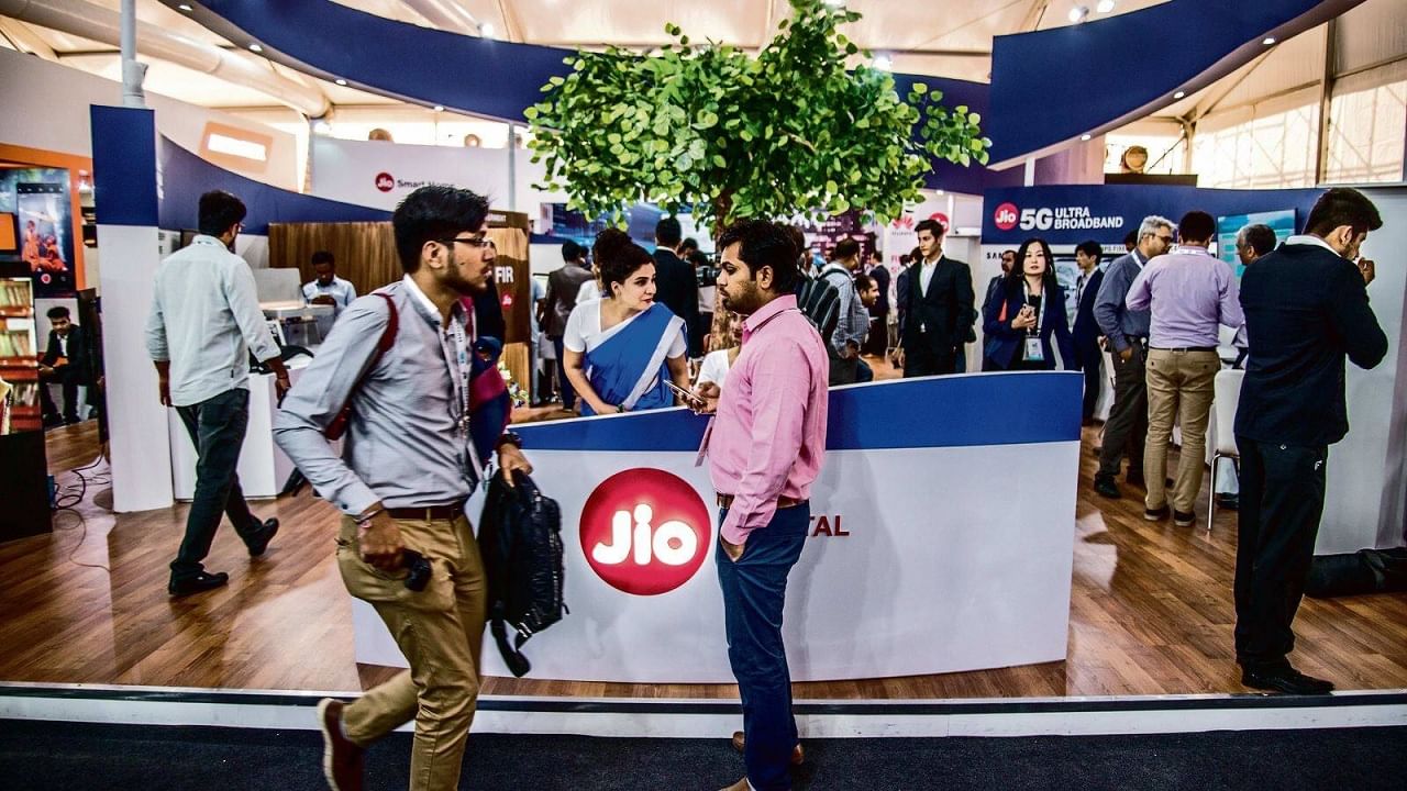 Reliance Jio: এক মাসে 10 বিলিয়ন GB ডেটা ব্যবহার করে বিরাট রেকর্ড ...