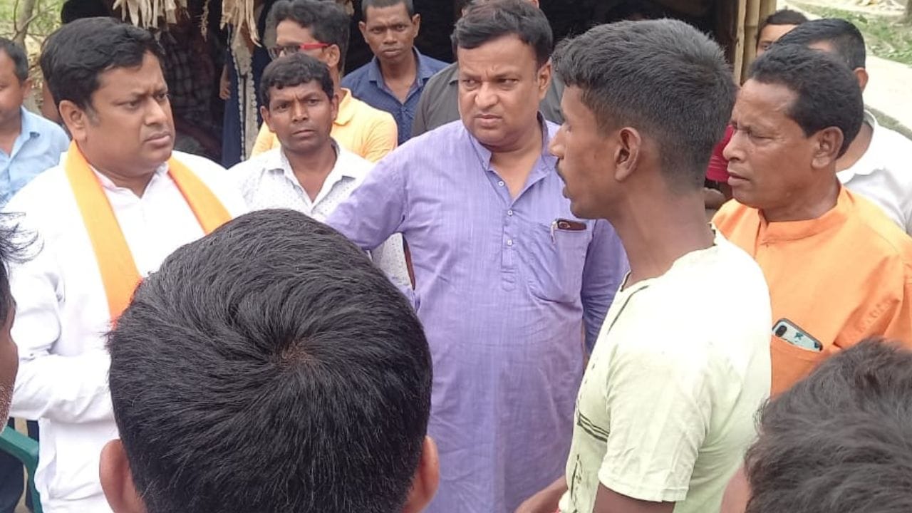 Sukanta Majumdar: সুকান্তের দত্তক গ্রামে ভাঙা রাস্তা, নেই জল; সাংসদকে ...