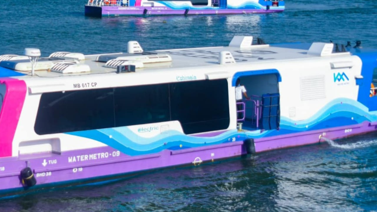 Water Metro: জলের উপর মেট্রো পরিষেবা, মঙ্গলবারই চালু হবে দেশের প্রথম ...