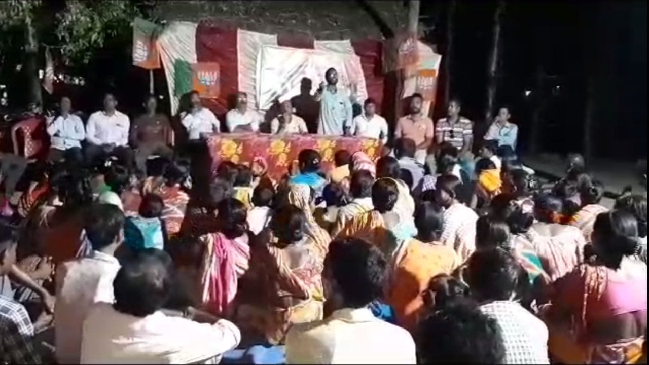 TMC-BJP: অভিষেক জেলা সফরে থাকাকালীন তৃণমূল ছেড়ে বিজেপি-তে গেল ৬৫টি ...