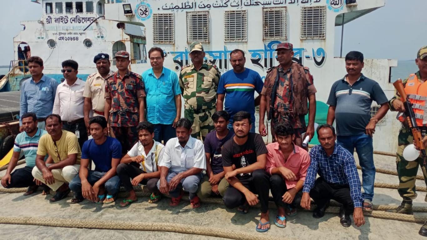 Bangladeshi Fishermen: ঝড়ের দাপটে প্রাণ যাচ্ছিল ভারতে, অবশেষে দেশে ...
