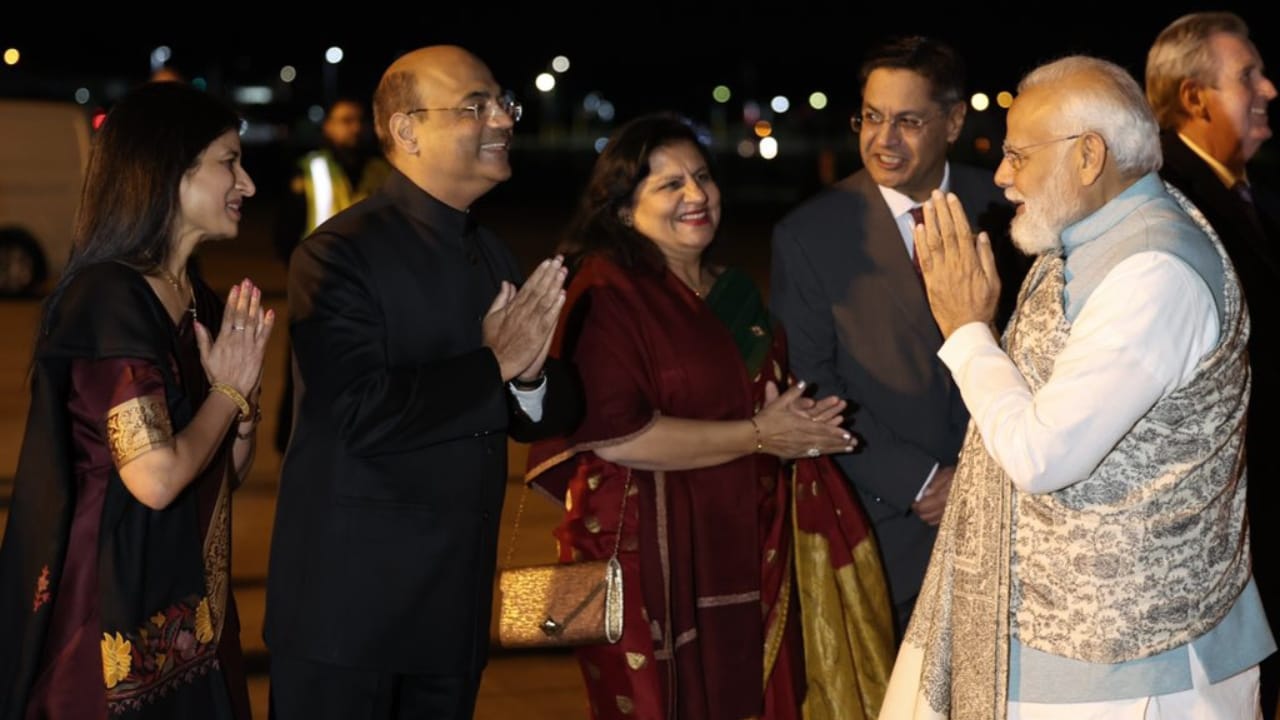 Modi in Australia: সিডনিতে নমোকে গান শোনাতে চাইল কিশোরী, মোদী বললেন ...