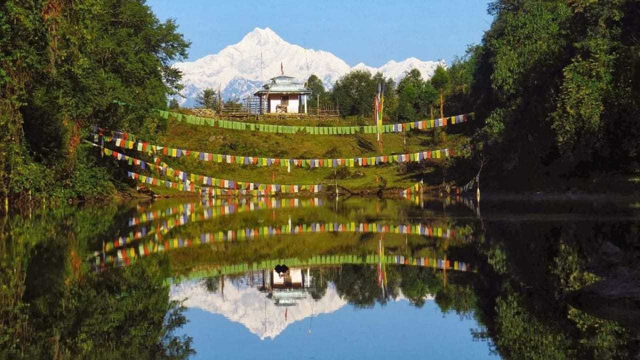 Mt. Kanchenjunga: উত্তরবঙ্গ-সিকিম সীমান্তের এই হ্রদের জলে ভেসে ওঠে ...