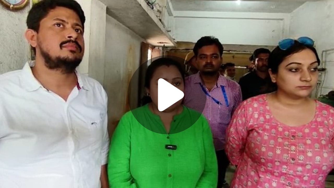 Basirhat News: সীমান্তে বেআইনি পানীয় জলের কারখানায় হানা পুলিশ ও ফুড ...