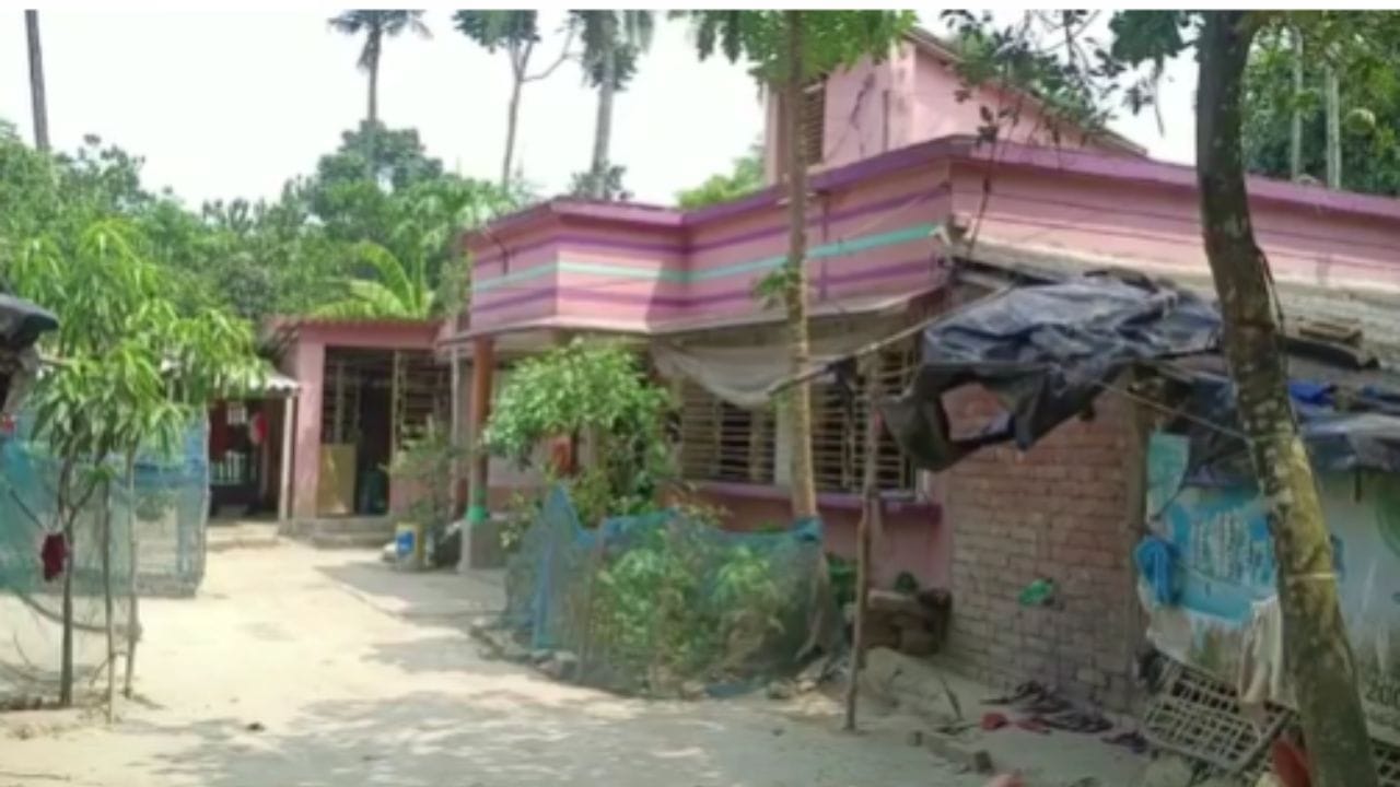 Bhangar: মধ্যরাতে আইএসএফ নেতার বাড়িতে 'বোমাবাজি', ফের উত্তপ্ত ভাঙড় ...
