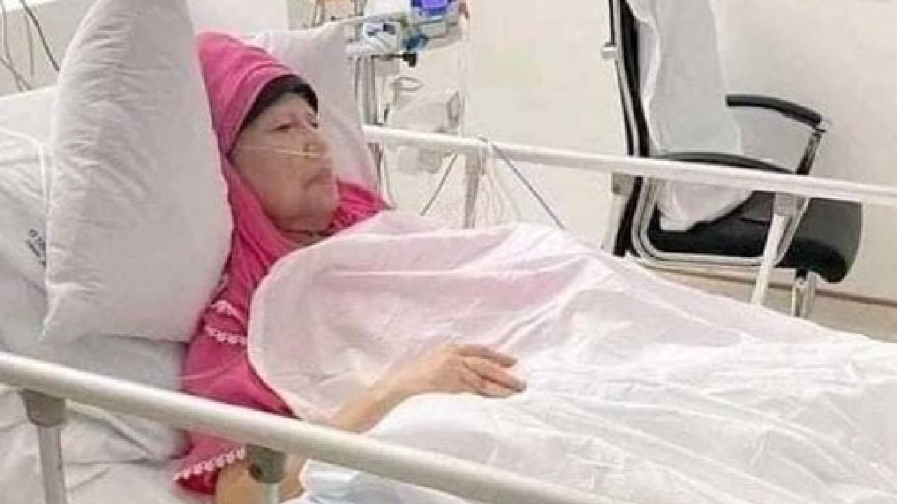 Khaleda Zia: ফের অসুস্থ খালেদা জিয়া, ঢাকার হাসপাতালে ভর্তি বাংলাদেশের ...