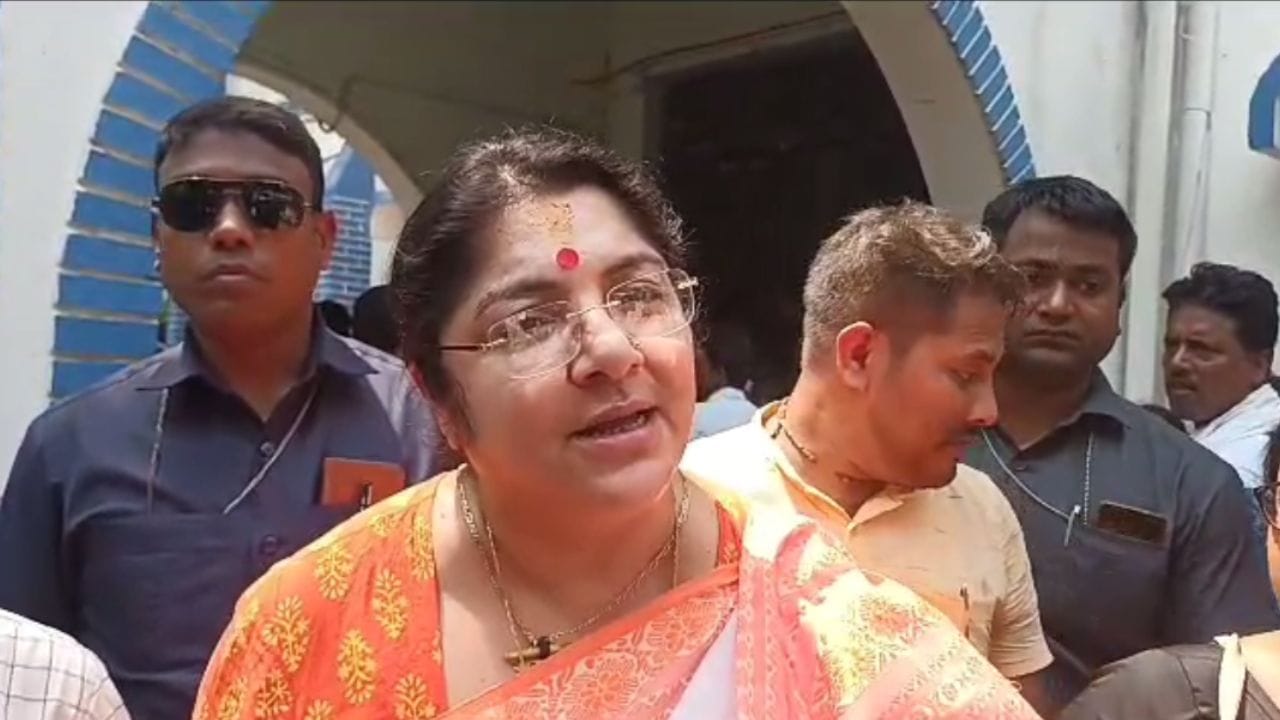 Locket Chatterjee: মনোনয়ন জমা দেখতে গিয়ে বাধার মুখে লকেট, পুলিশের ...