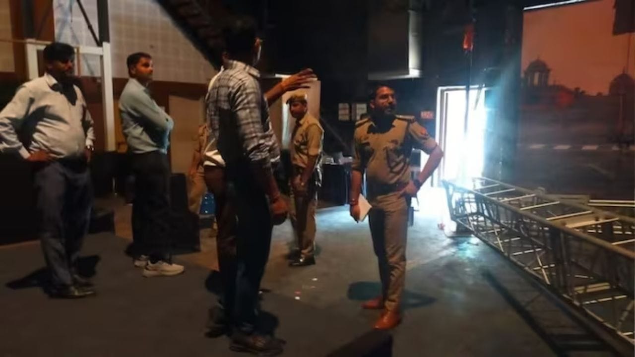 Model Death: জীবনের শেষ র‌্যাম্পওয়াক! ফ্যাশন শোয়ের মাঝে লোহার পিলার ...