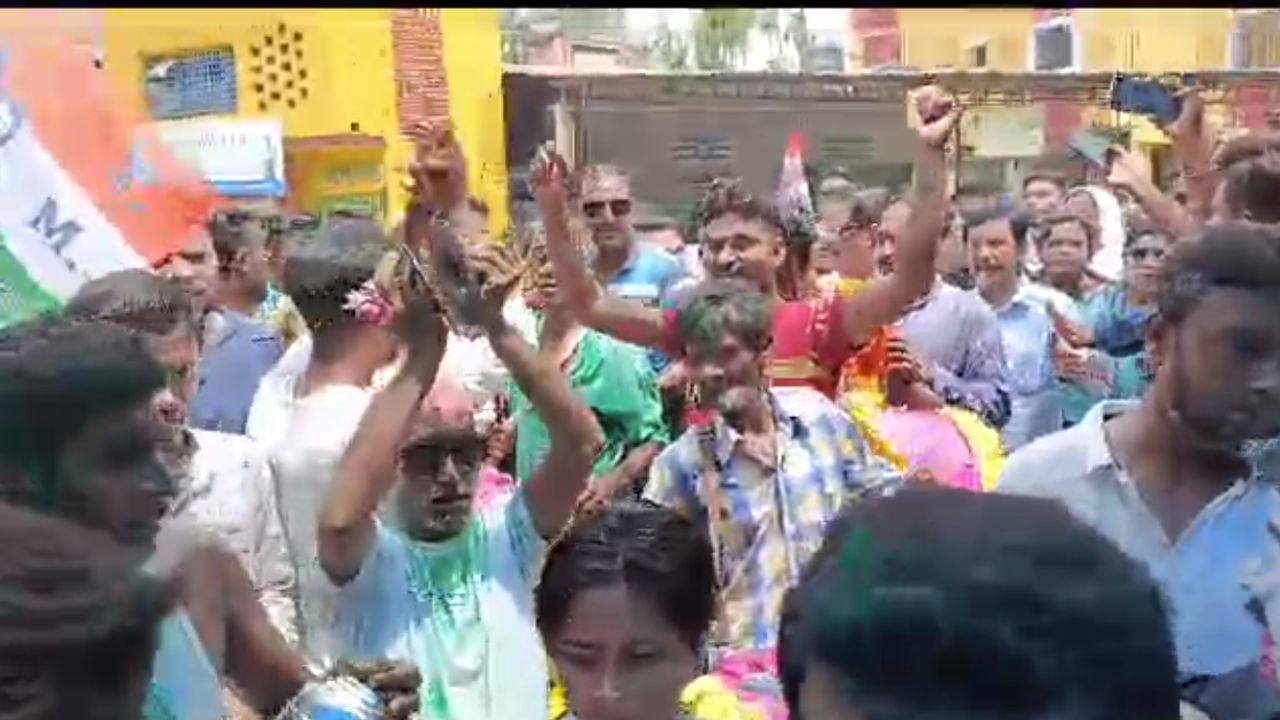 Panchayat Election 2023: ১৪৪ ধারার গাইডলাইনকে থোড়াই কেয়ার? তাসা ... Panchayat Election 2023: ১৪৪ ধারার গাইডলাইনকে থোড়াই কেয়ার? তাসা ...