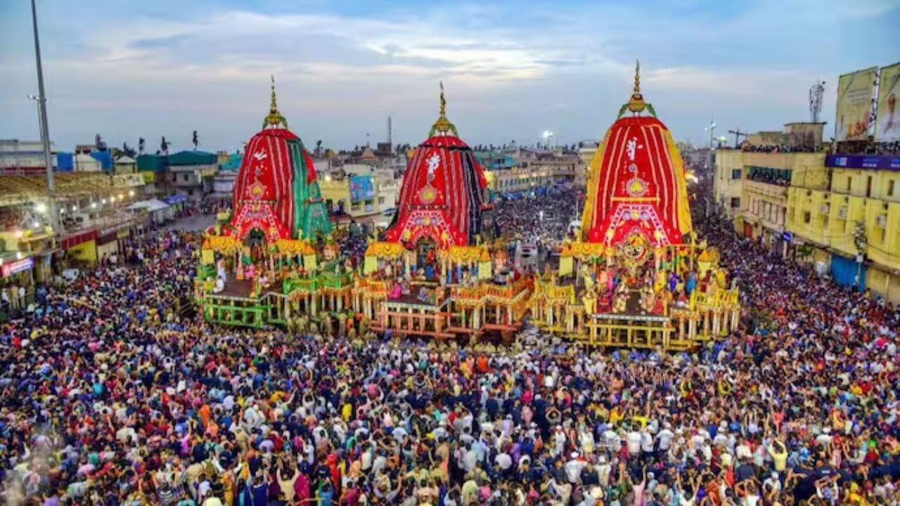 Puri Rath Yatra 2023: রথযাত্রার একদিন পর মাসির বাড়ি পৌঁছন জগন্নাথ ...