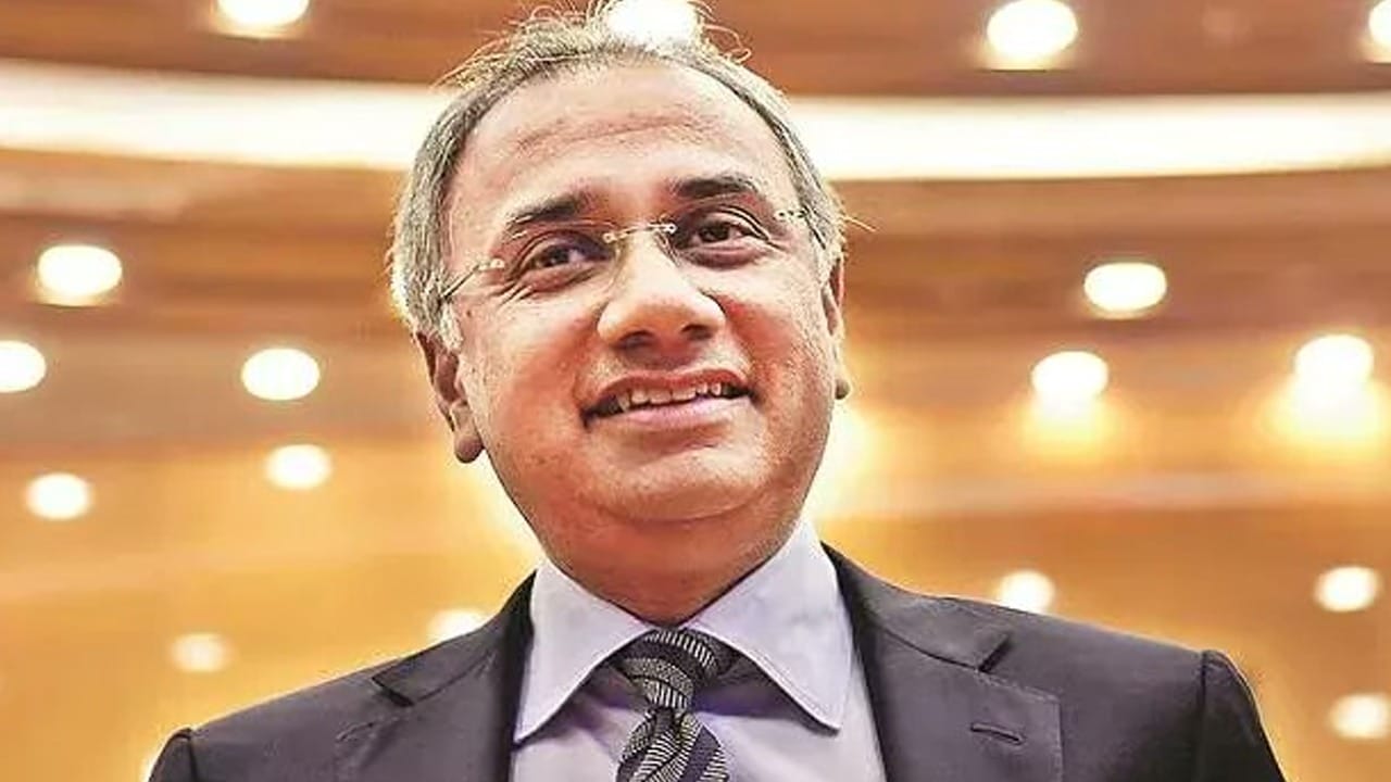 Salil Parekh: বেতন কমে ১৫.৬ কোটি, তবুও বেতন ৫৬.৪ কোটি! - Bengali News ...