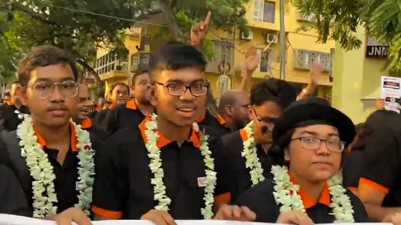 Kolkata Toppers Rally: টপারদের নমিনেশন মিছিল! - Bengali News | Toppers ...