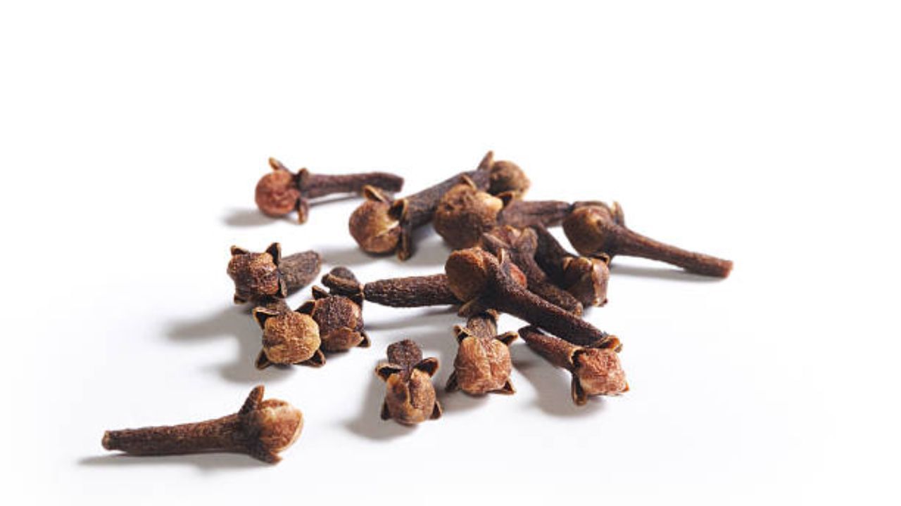 Cloves For Men: বিয়ে করেছেন? রোজ রাতে লবঙ্গ খেলেই এই সব উপকার পাবেন ...