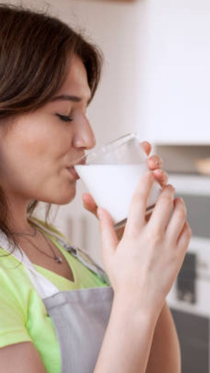 দুধ গরম না ঠাণ্ডা খাওয়া উচিত? – TV9Bangla | Check Out Hot Or Cold ...