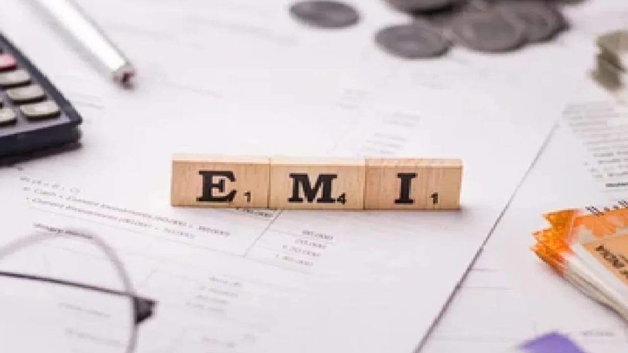 EMI: বৃষ্টিতে ভেস্তে গেল সরকারের পরিকল্পনা, আগামী এক বছরেও কমবে না ...