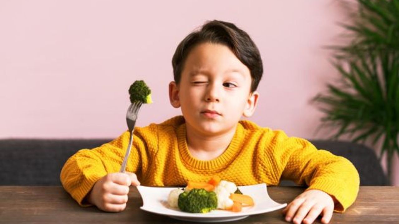 Junk Food Addiction বাড়ির খাবারে না বাচ্চা শুধুই জাঙ্কফুড খেতে চায় হাল ধরতে কী করতে হবে