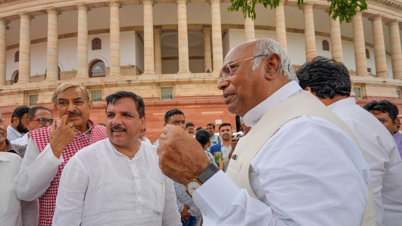 Congress অনাস্থাতেই একমাত্র আস্থা লোকসভায় সাংসদদের হাজির থাকতে 4233