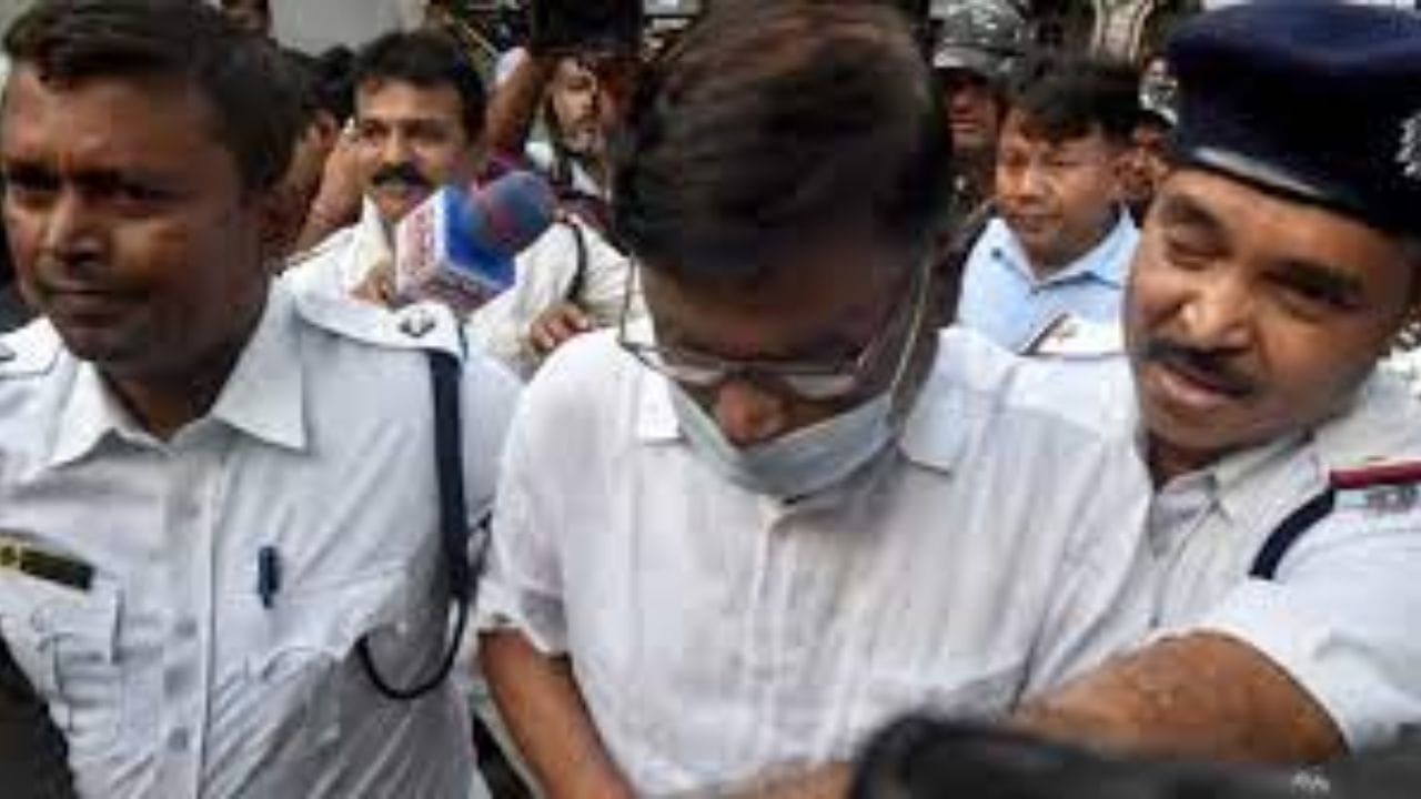 Manik Bhattacharya: বাড়ি থেকে কতটা দূরে পোস্টিং, তা দেখেই তৈরি হত রেট ...