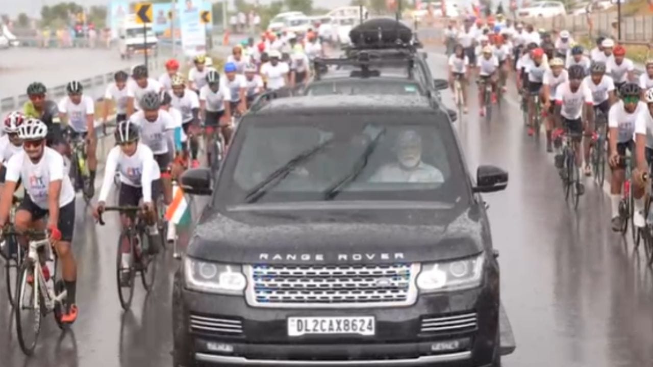 PM Narendra Modi: প্রধানমন্ত্রী মোদীর রোড শোয়ের সঙ্গে সাইকেল ব়্যালি ...