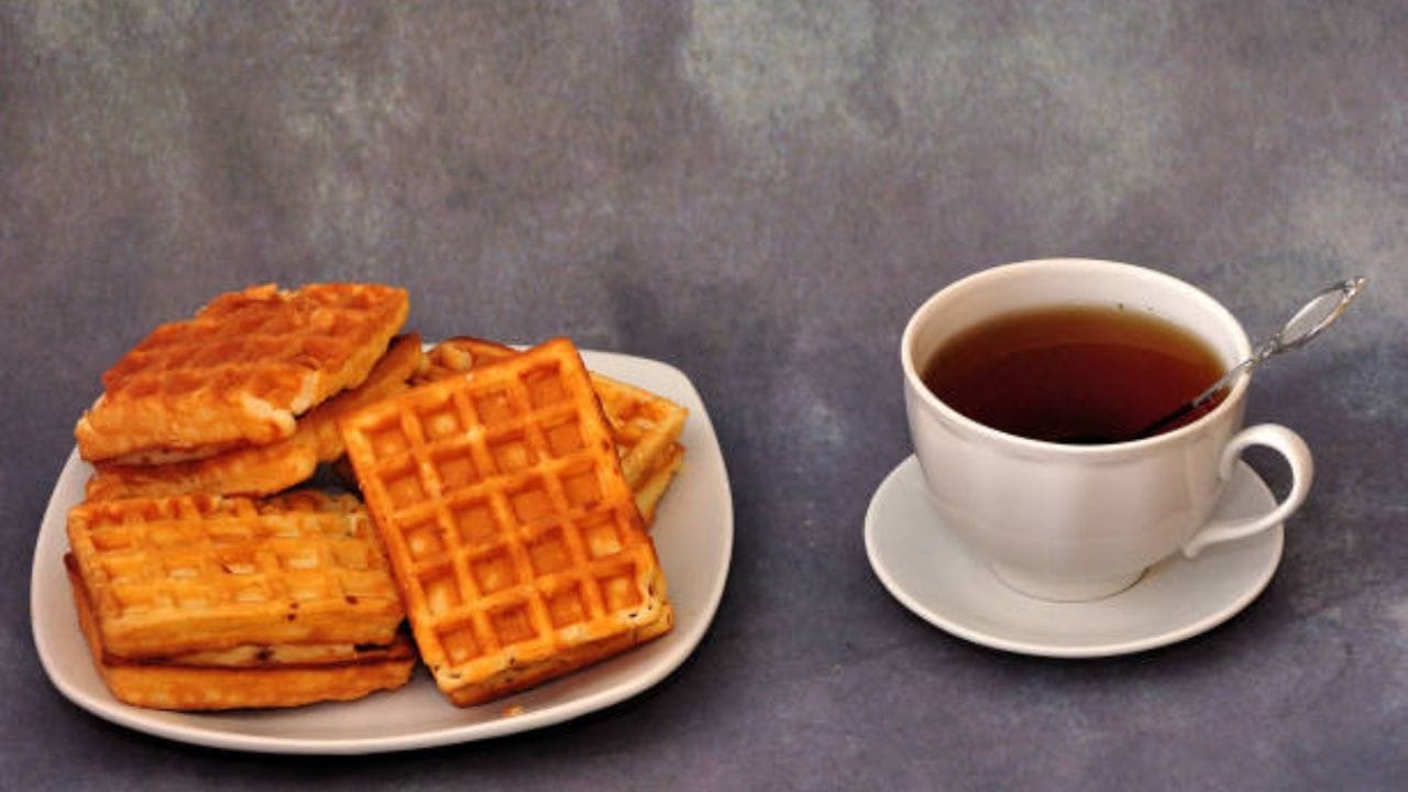 Food To Avoid With Tea: ভুল করেও চায়ের সঙ্গে এই সব খাবার নয়, খেলেই ...