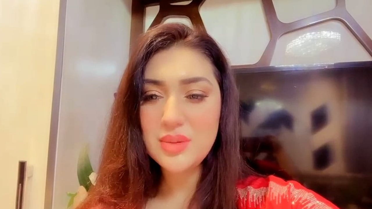 Apu Biswas New Films: অশ্রু বাংলাদেশী তারকা অপুর বিশ্বাসের চোখে ...