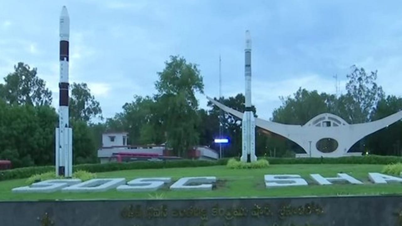 ISRO: 'ডেস্টিনেশন' শ্রীহরিকোটার স্পেস সেন্টার - Bengali News | Tour ...