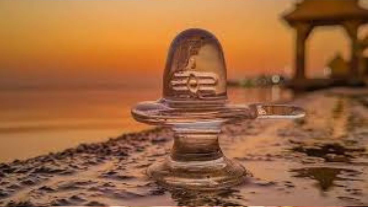 দেবাদিদেব মহাদেবকে পঞ্চমুখও বলা হয়। কারণ পৃথিবী, জল, আগুন, বায়ু এবং ...