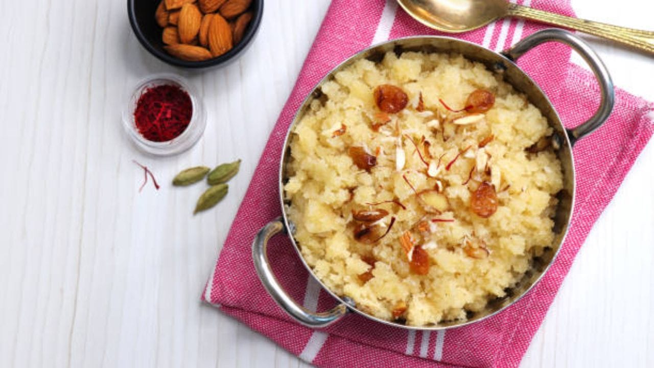 Bhog Recipe: বাড়ির ঠাকুরকে নিজের মত করে ভোগ নিবেদন করতে চান? রইল দারুণ ...