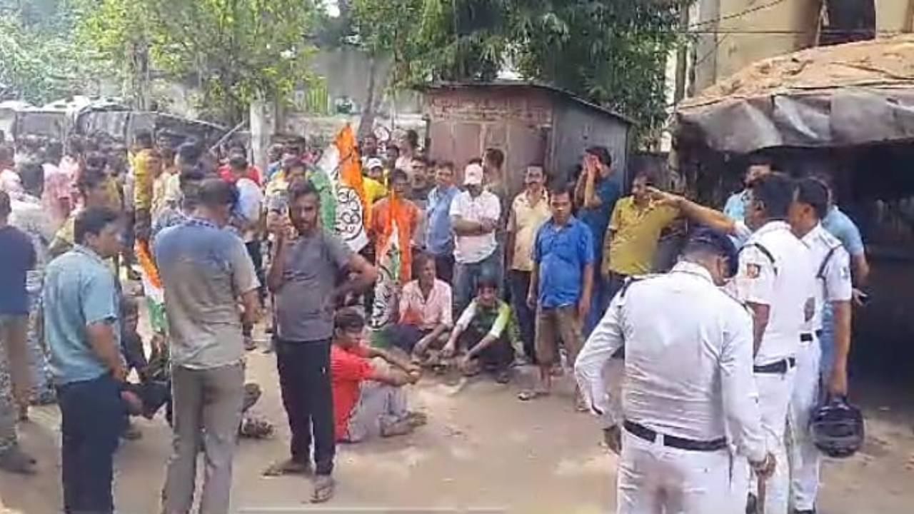TMC group Clash: শাসক দলের গোষ্ঠীদ্বন্দ্বে উত্তপ্ত বেলুড়, পরিস্থিতি নিয়ন্ত্রণে নামল র‍্যাফ ...
