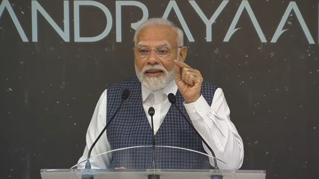 Narendra Modi at ISRO: বিক্রমের অবতরণ ক্ষেত্রের নাম 'শিবশক্তি ...