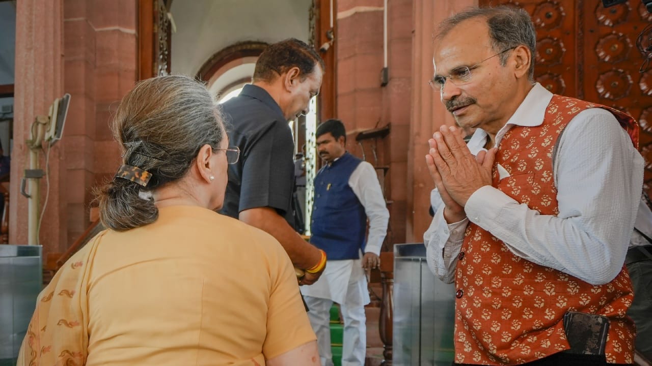 Adhir Chowdhury: অধীরের সাসপেনশনের হেস্তনেস্ত চাই, সংসদীয় দলের বৈঠক ...