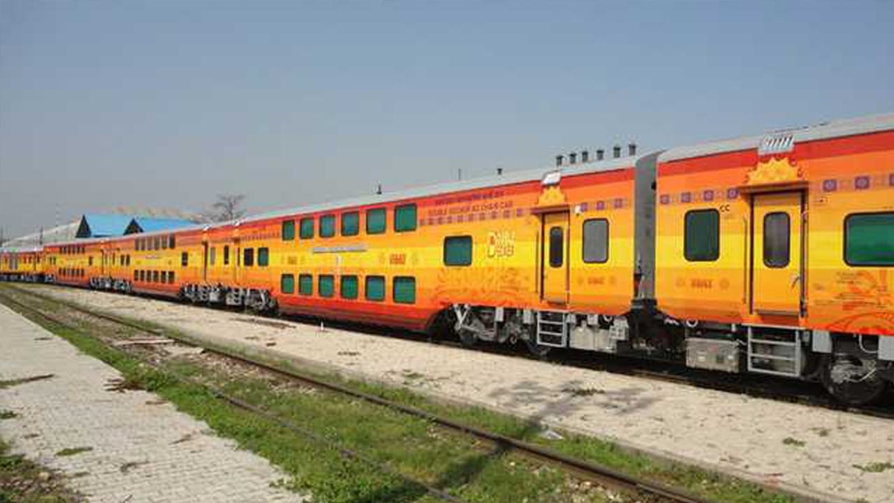Double Decker Train: যাত্রীরা চড়বেন দোতলা মালগাড়িতেই - Bengali News ...