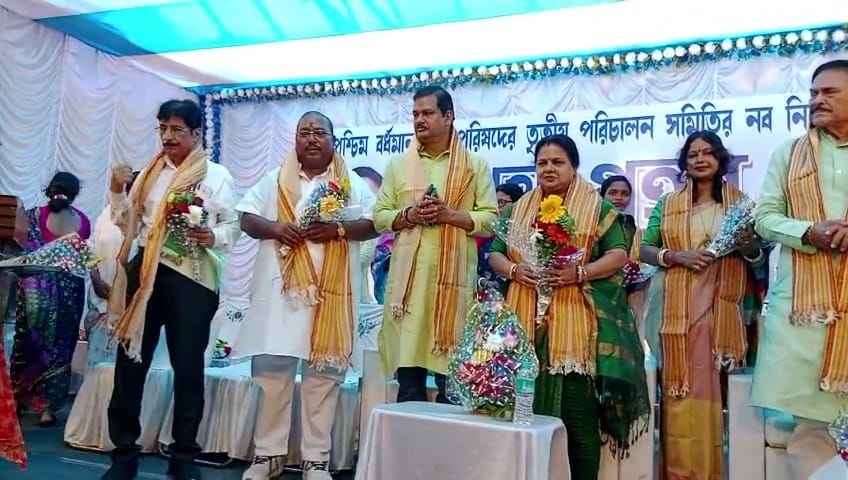 Paschim Burdwan News: সভাধিপতির চেয়ার না মিউজিক্যাল চেয়ার? - Bengali News | Biswanath Bauri ...